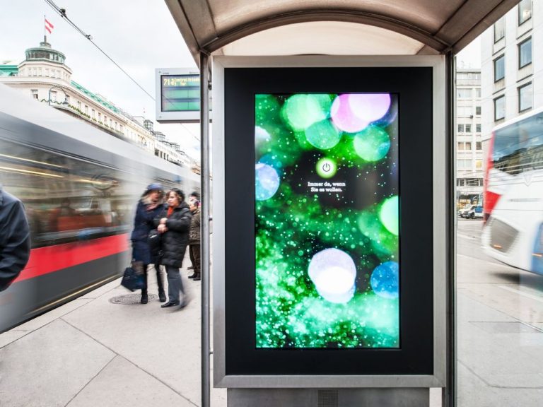 DooH-Kampagne: Mobilfunker A1 wirbt mit Touch-Points in Wien | invidis
