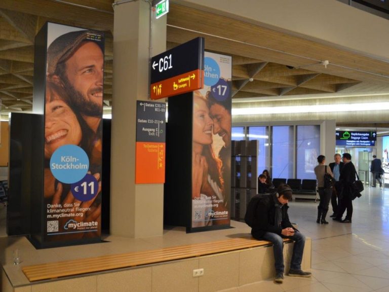 DooH: Klimaspende via QR-Code am Airport Köln/ Bonn | invidis