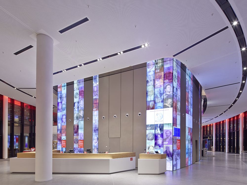Case Study: Von Kopf bis Fuß – Digital Signage im Vodafone Campus | invidis