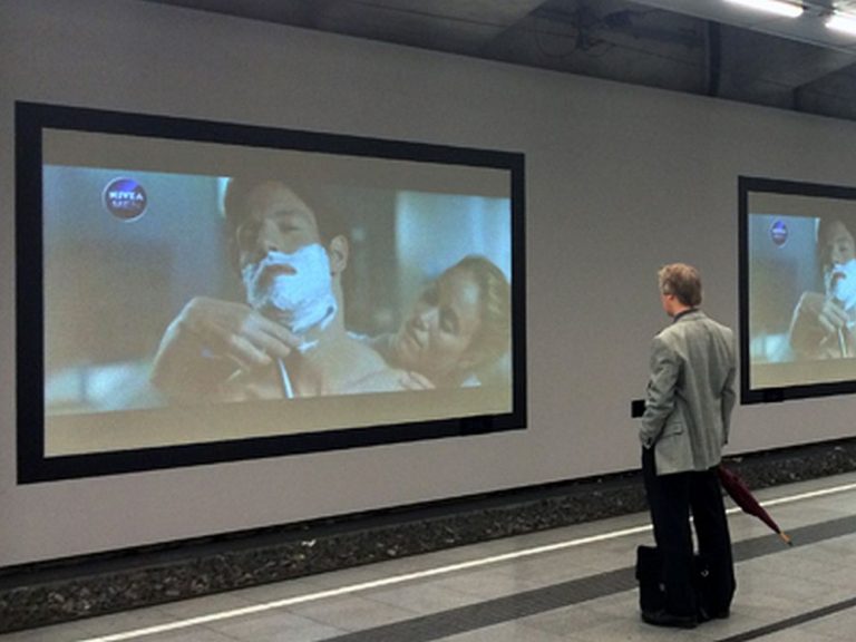 Digital-out-of-Home Österreich: Targeting am Screen – NIVEA bucht DooH-Kampagne | invidis