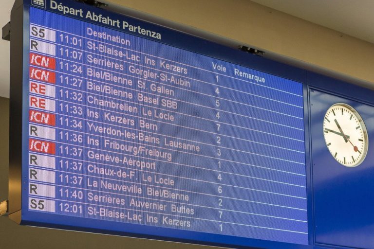 Schweiz: Bis Ende 2015 installiert die SBB 44 LED-Boards an 17 ...