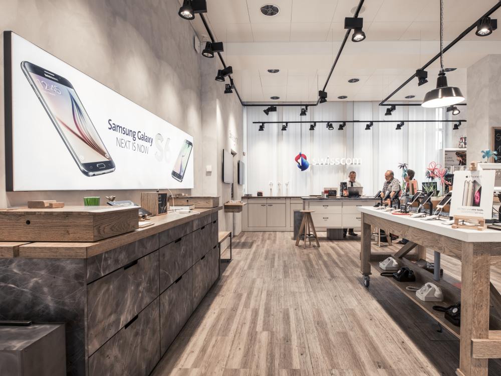 Case Study: Neues Digital Signage-System für 100+ Swisscom Shops | invidis