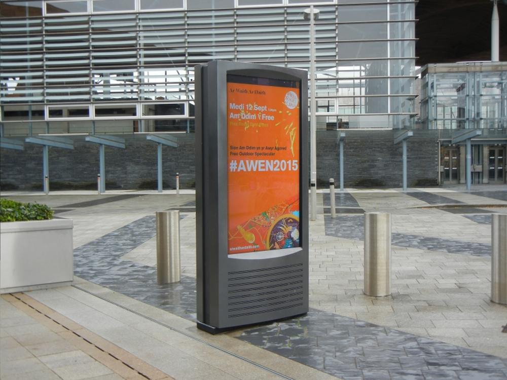 Case Study: Wales Millenium Centre nutzt Outdoor Digital Signage | invidis
