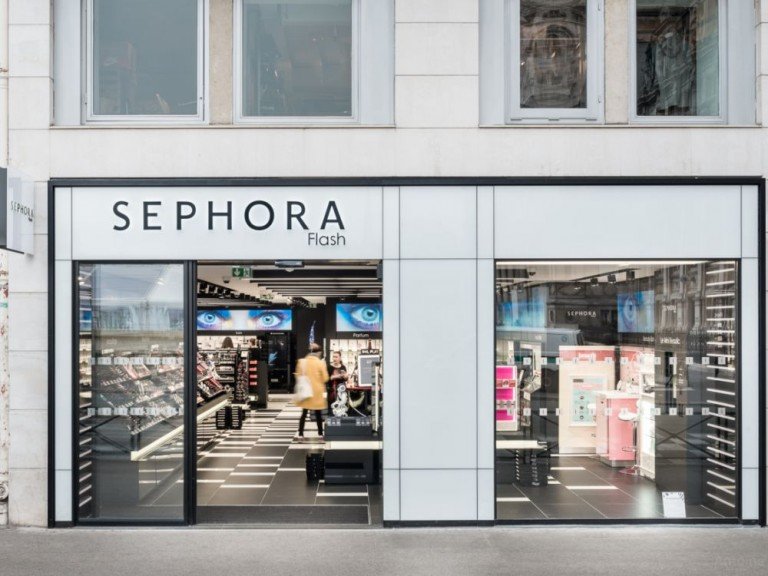 Digital Signage & Multichannel: Im neuen Connected Flagship setzt ...