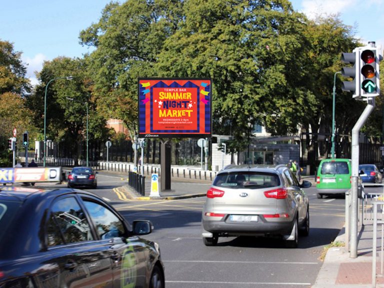 DooH Irland: JCDecaux startet mit großen Digital Roadside Screens | invidis