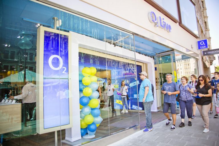 Digital Signage-Flagships: Telefonica O2 Live Flagshipstores im neuen ...