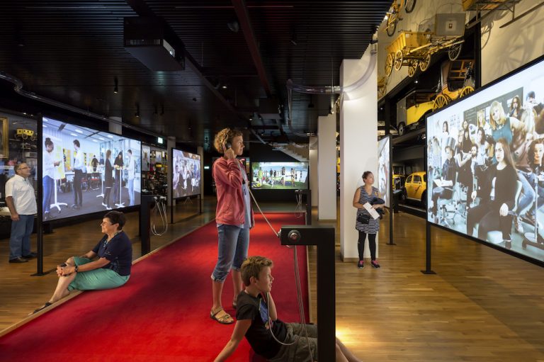 Digital Signage & Ausstellungen: Interaktion im Museum für Kommunikation in Bern | invidis