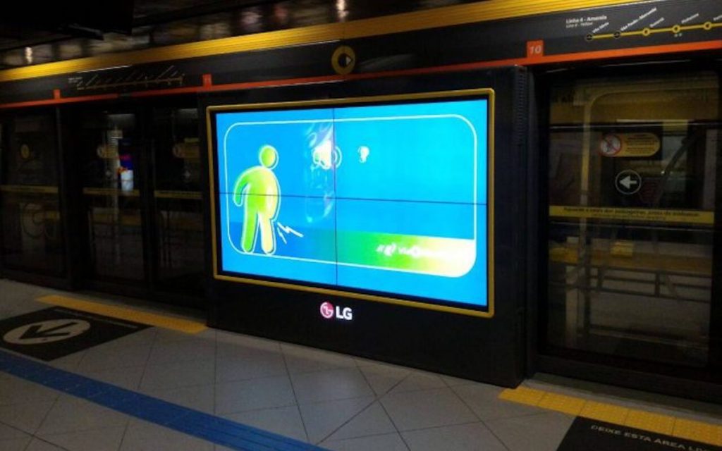 DooH & Audience Analytics: Echtzeit-Analyse von Besuchern für dynamische Spots | invidis