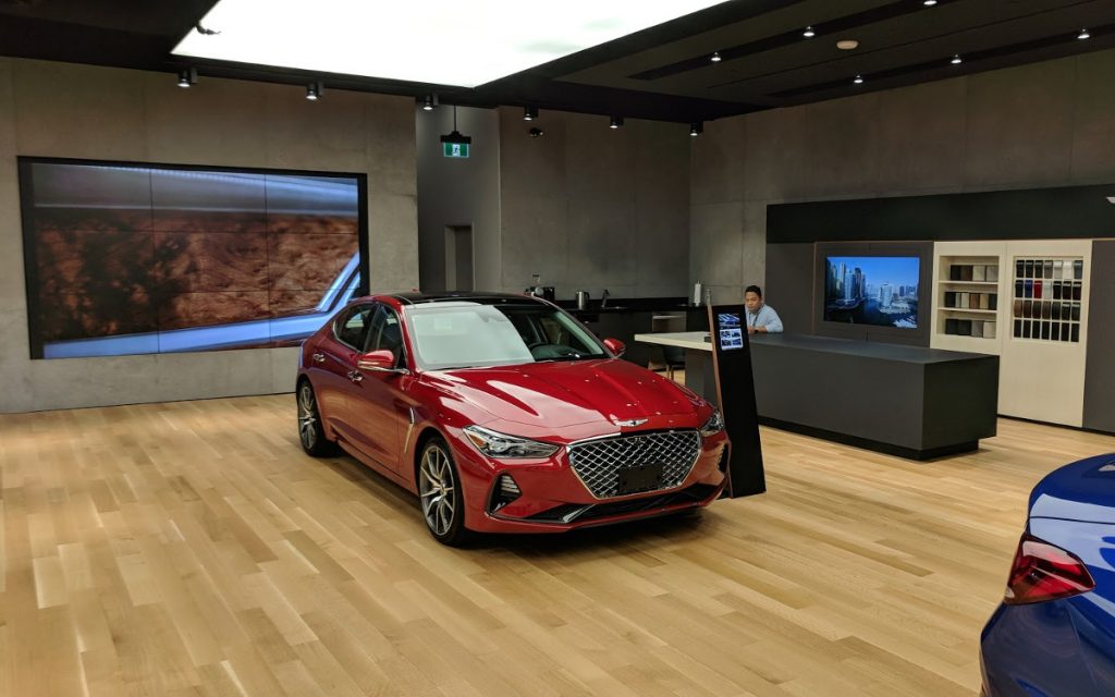 Hyundai Premium Showroom - Groß, Größer, Genesis | invidis