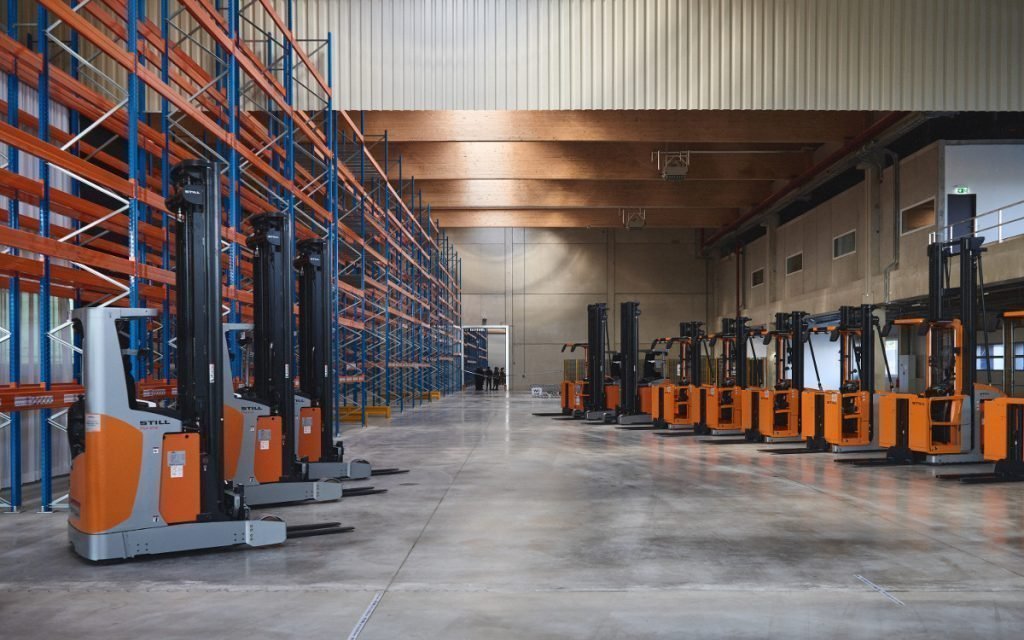 Digital Signage Integratoren: Der Vorteil der eigenen Logistik | invidis