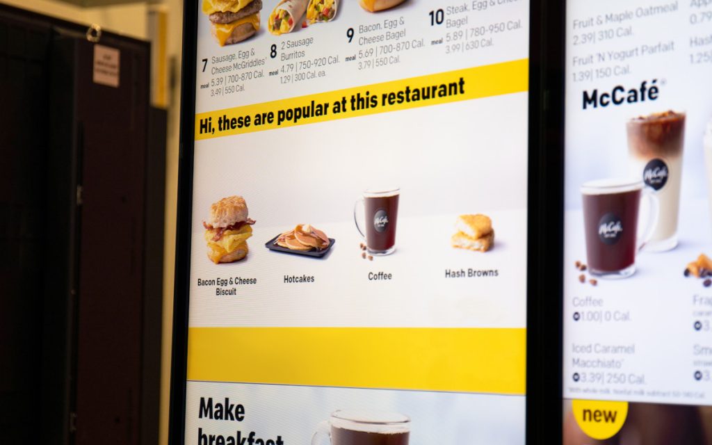 QSR: McDonalds optimiert Menüboards mit AI | invidis