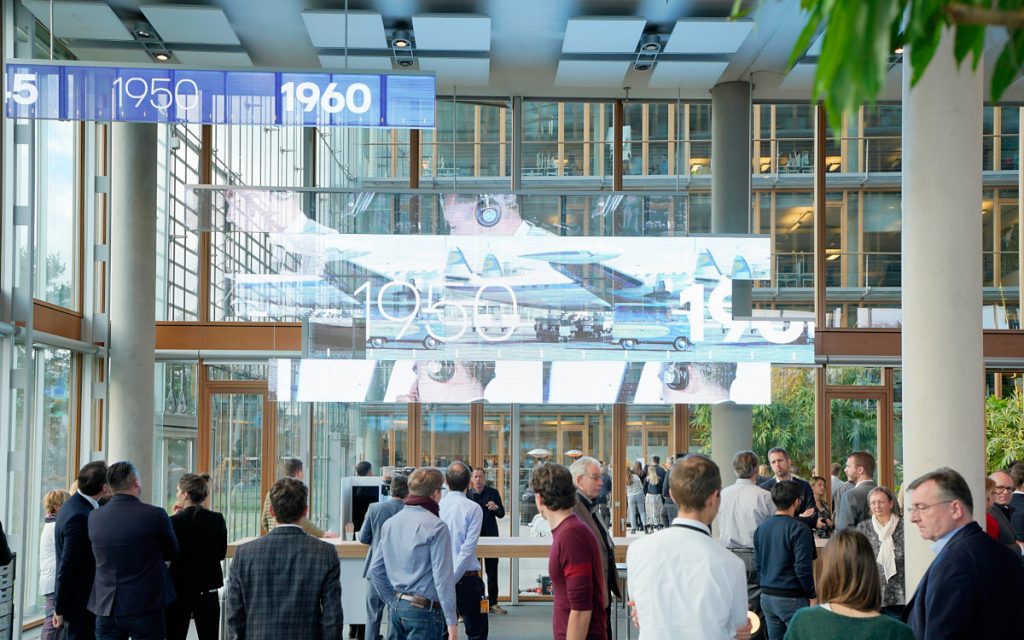 Corporate: Transparente LED im Lufthansa Aviation Center | invidis