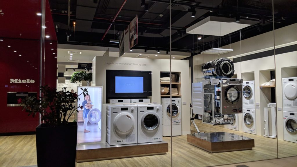 Retail: xplace digitalisiert Miele Flagship Store | invidis