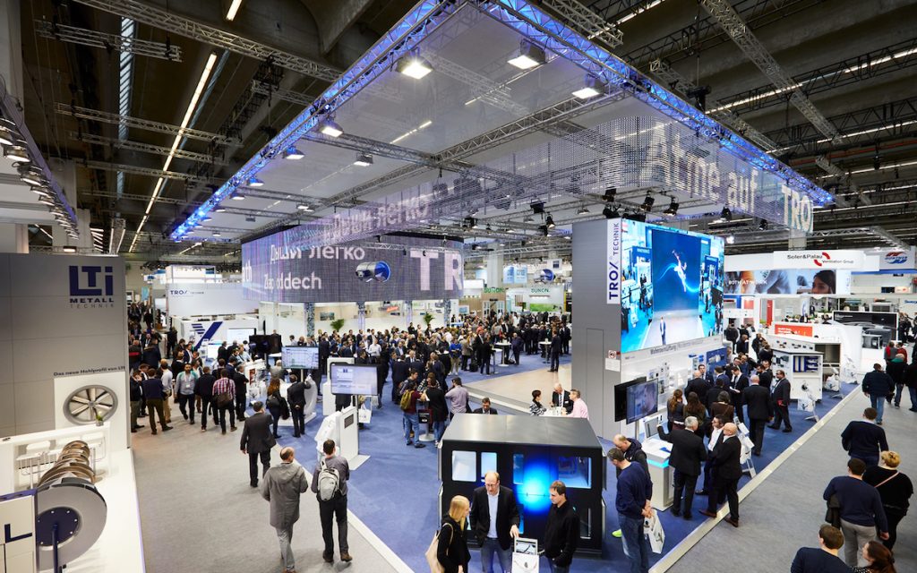 LED Signage Projekte: Perfekte Messe-Inszenierung mit LED | invidis