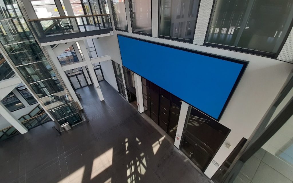 LED Signage Projekte: Brandschutzsichere LED Wall für Messe Berlin ...