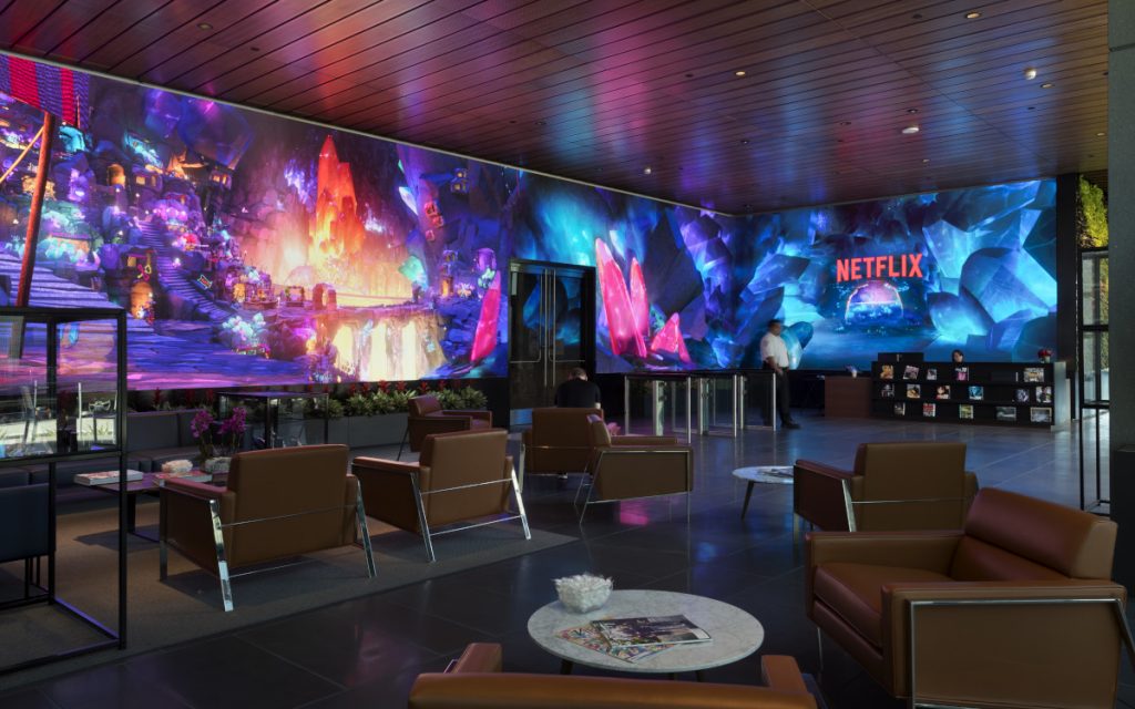Erlebnisse in der realen Welt: Netflix setzt auf DooH und eigene Kinos ...