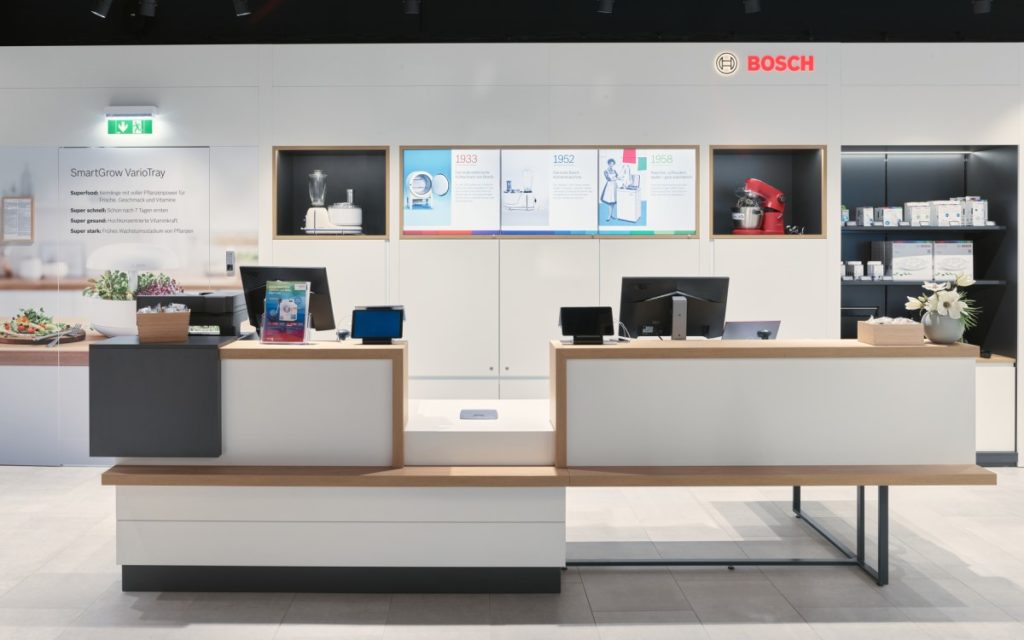 Digital trifft Retail: Smarte Signage im neuen Bosch-Store | invidis