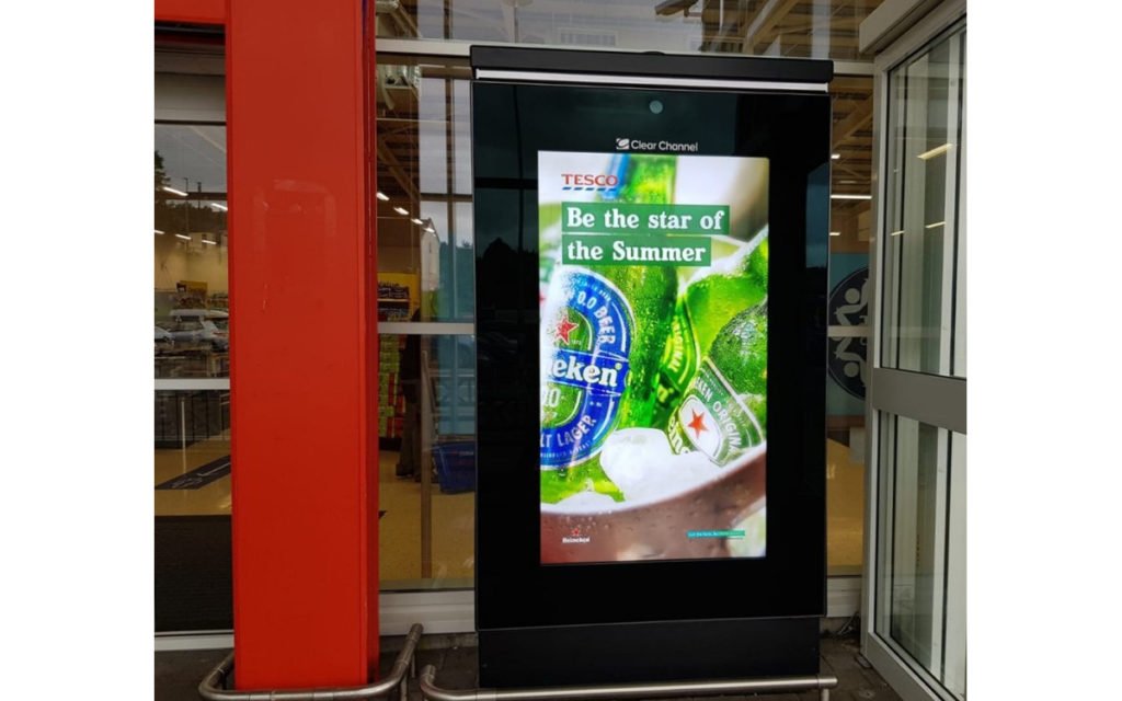 DooH: Heineken-Kampagne wirbt mit QR-Codes bei Tesco | invidis