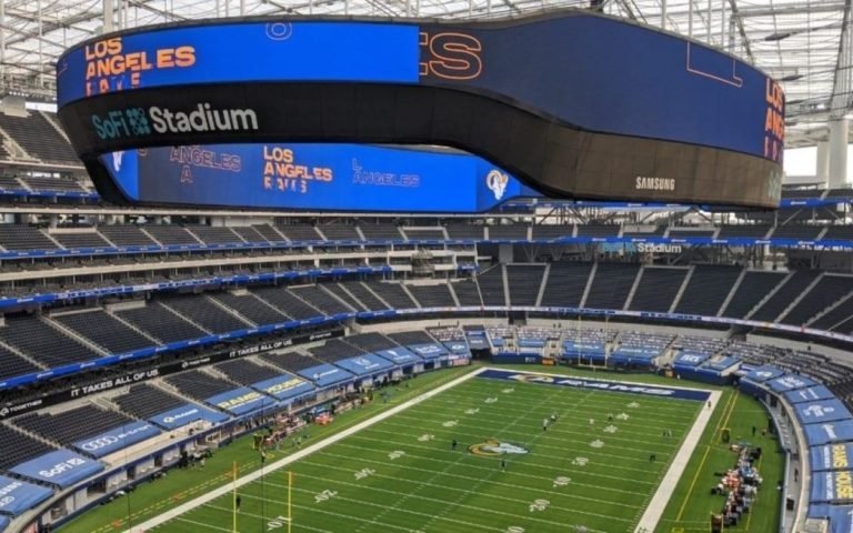 Mega-Installationen: Premiere für Samsungs 6.500qm LED-Display | invidis