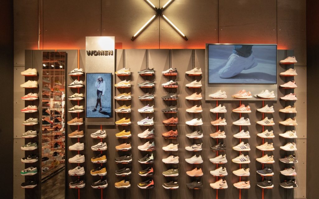 Neues Store Design: Snipes & Samsung holen die Straße in den Store ...