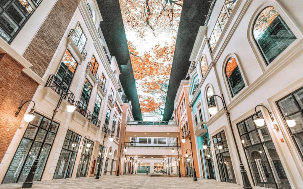 LED-Installationen: 8K-Canopy für Luxus-Mall | invidis