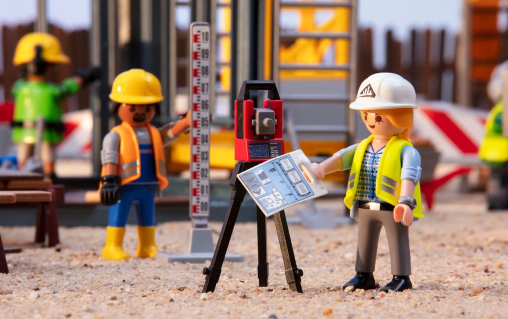 LG x Playmobil: LG-Man packt an | invidis