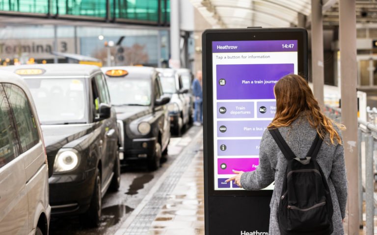 Zytronic: Interaktive Infoterminals in Heathrow | invidis
