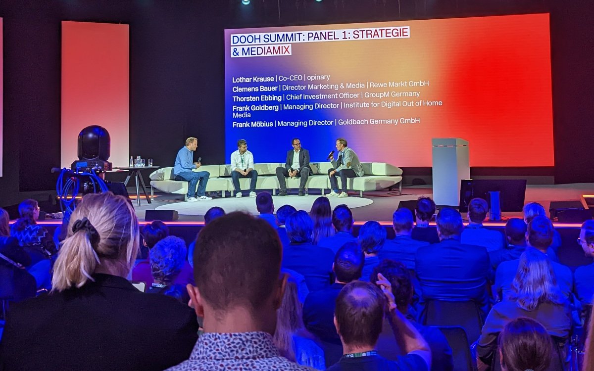 Köln 2022: Das war der DooH Summit auf der Dmexco | invidis