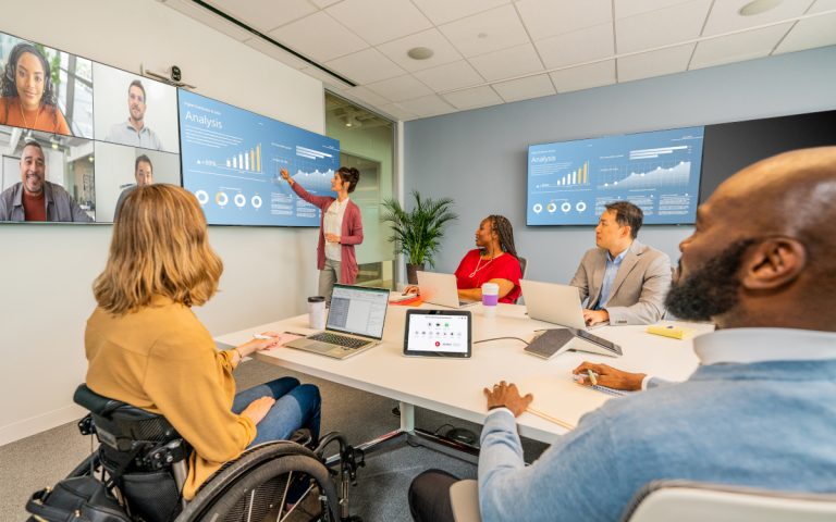 Poly: Collaboration-Pakete für Zoom Rooms | invidis