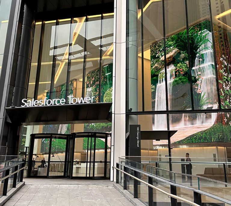Lobby Signage: Salesforce setzt neuen LED-Rekord | invidis