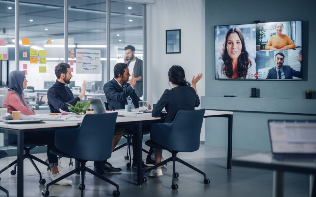 ISE 2023: Displaynote zeigt Launcher | invidis