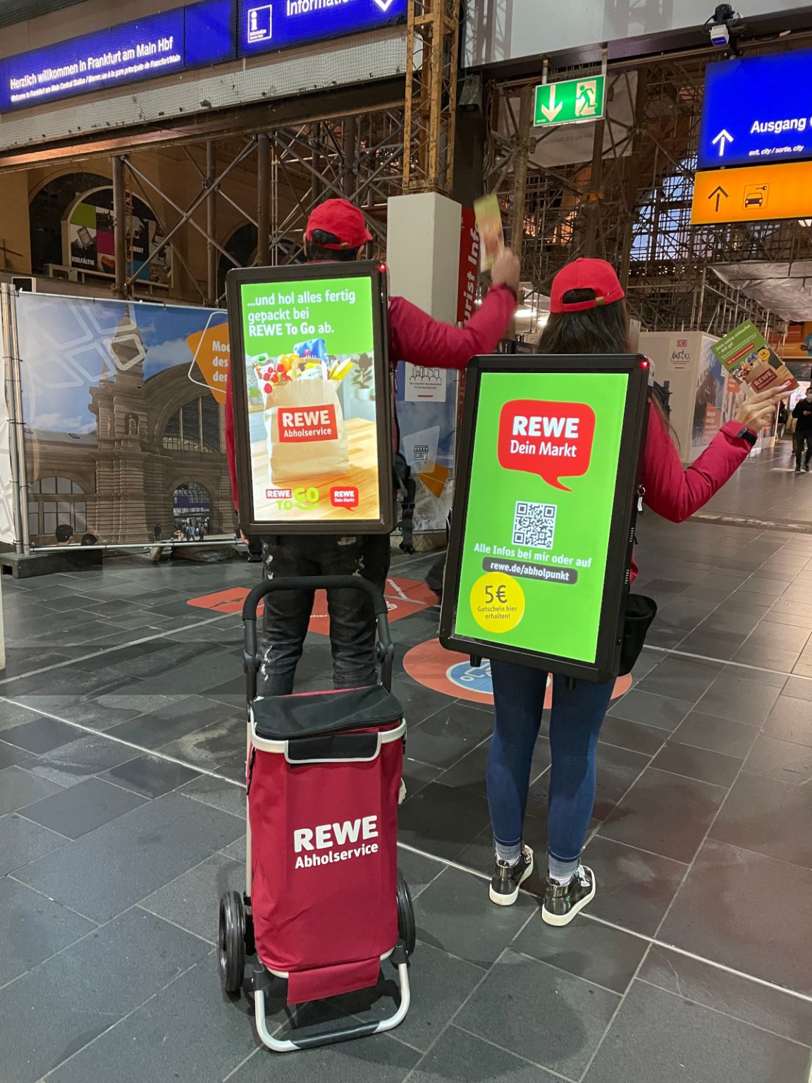 Walking Screens: DooH geht spazieren | invidis