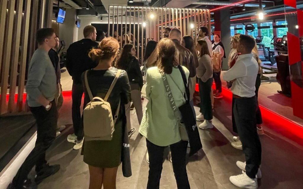 DooH-Roadshow: Mit Framen durch München | invidis